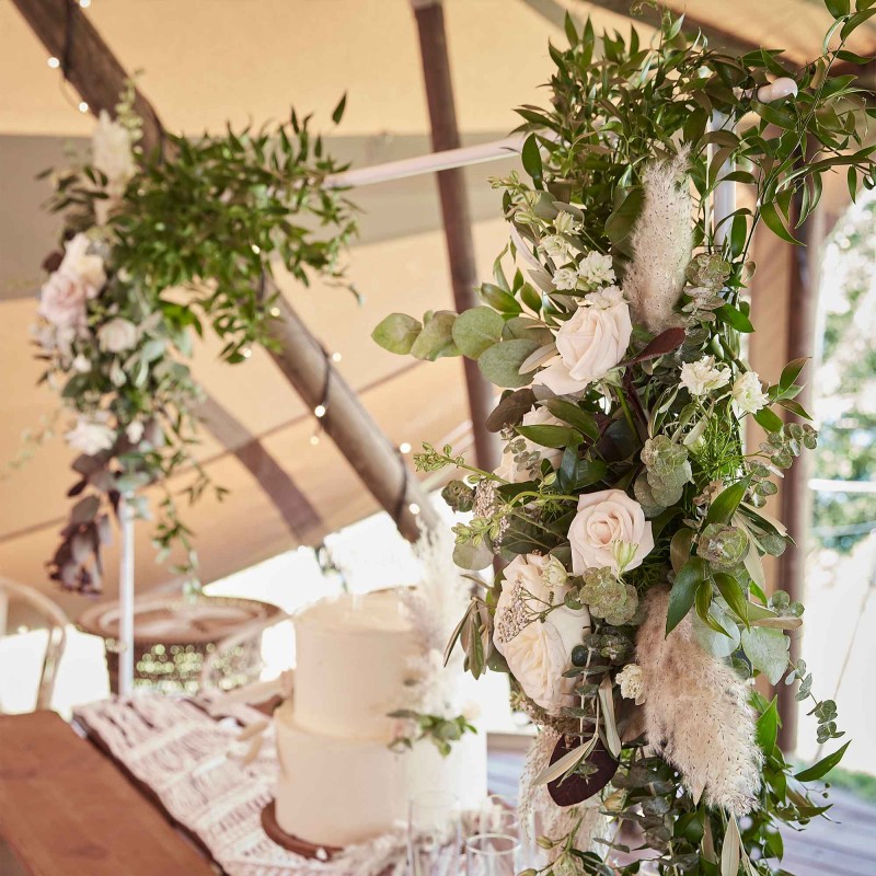 Wedding White A Touch of Pampas Table Clamp | Express Party Supplies